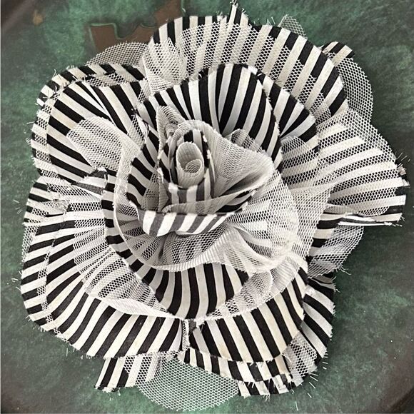 Nikita | Jewelry | Nwt Vtg Nikita Magnetic Flower Brooch Large Black ...